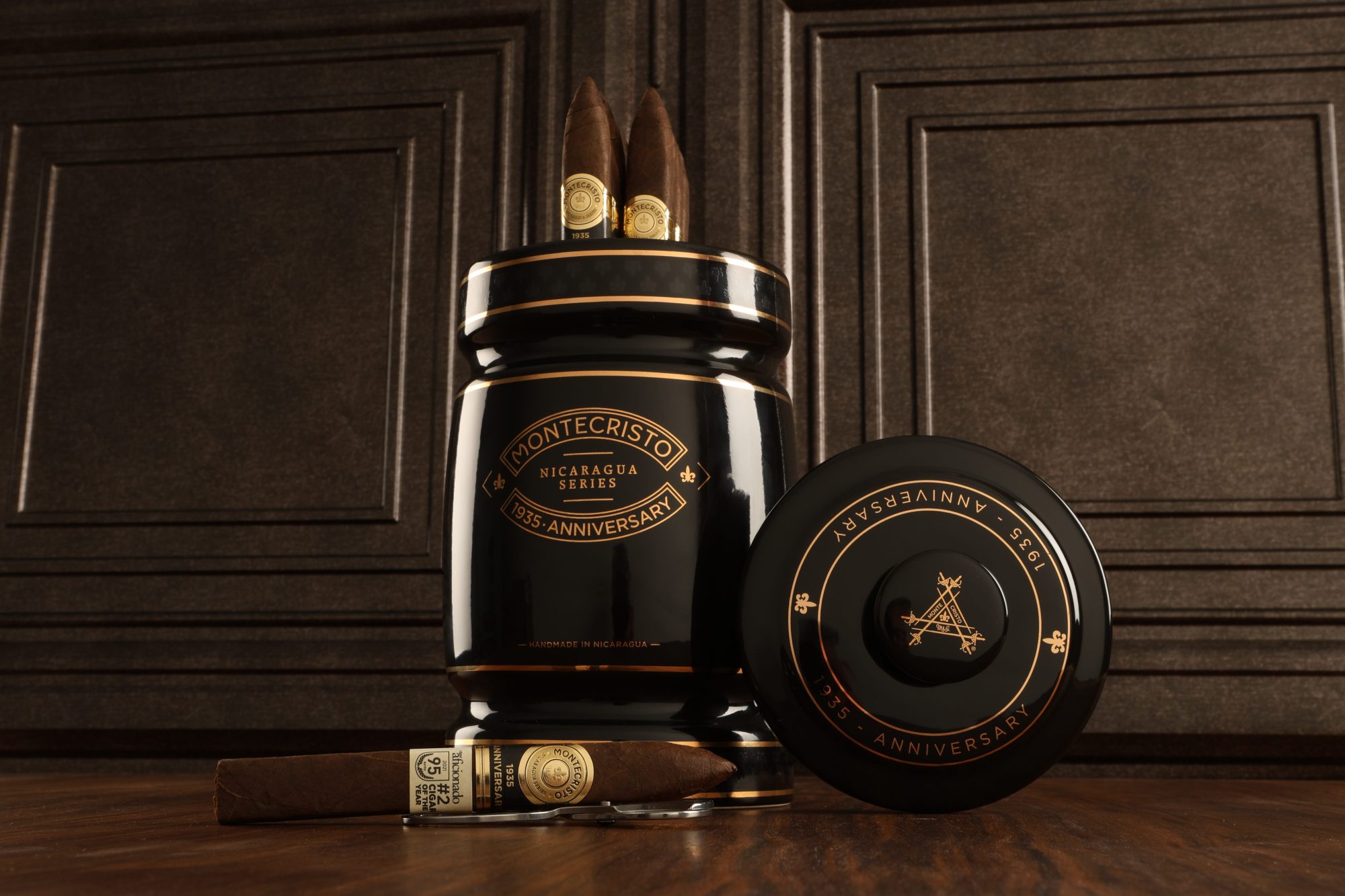 Montecristo 1935 Anniversary Nicaragua Heirloom Ceramic Jar - Cigar prop